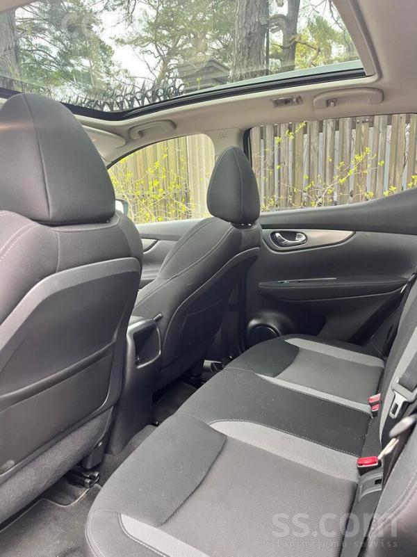 Grey Nissan Qashqai 2017 in Riga, with an engine capacity of 1.20 L and mileage of 156 thousand km for 8800 €, photo 9 on AUTOMOTO.COM.LV