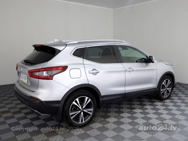 Grey Nissan Qashqai 2017 in Tallinn, with an engine capacity of 1.20 L and mileage of 149 thousand km for 7999 €, photo 3 on AUTOMOTO.COM.LV