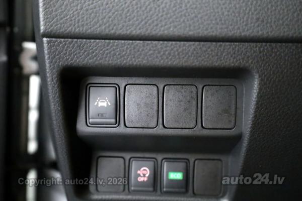 Grey Nissan Qashqai 2017 in Tallinn, with an engine capacity of 1.20 L and mileage of 149 thousand km for 7999 €, photo 8 on AUTOMOTO.COM.LV