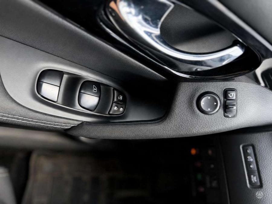 Pelēks Nissan Qashqai 2017 Viļņa, ar dzinēja tilpumu 1.20 L un nobraukumu 106 tūkst. km par 11200 €, foto 24 vietnē AUTOMOTO.COM.LV