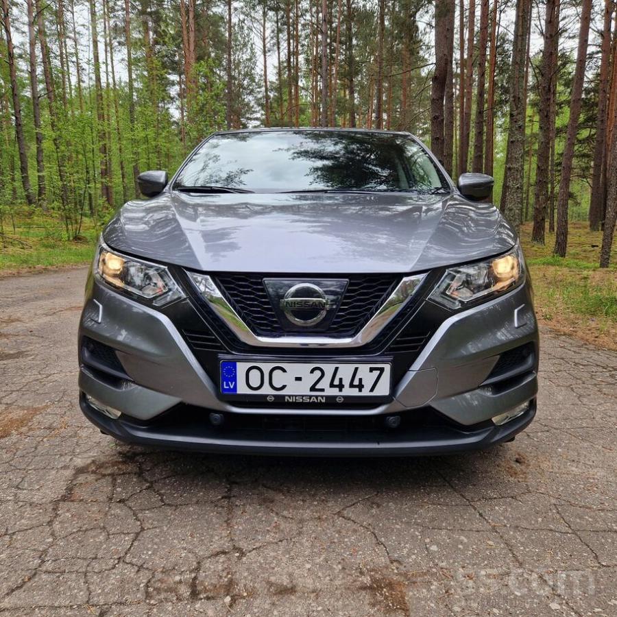 Grey Nissan Qashqai 2018 in Daugavpils, with an engine capacity of 1.60 L and mileage of 177 thousand km for 12500 €, photo 3 on AUTOMOTO.COM.LV