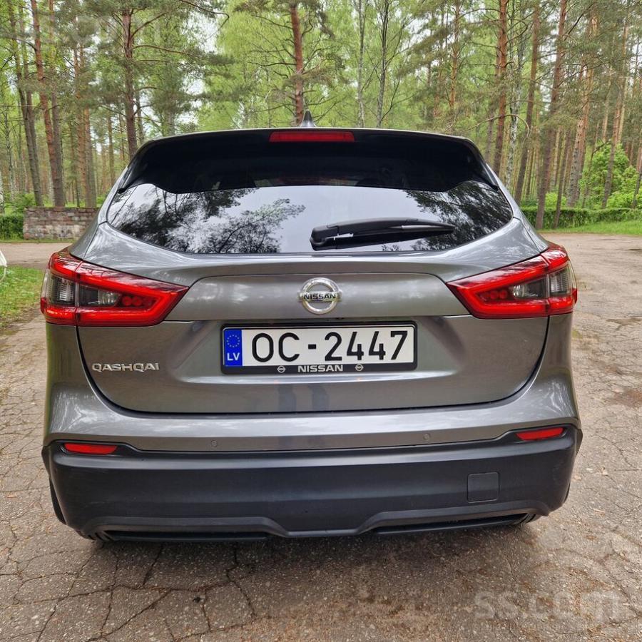 Grey Nissan Qashqai 2018 in Daugavpils, with an engine capacity of 1.60 L and mileage of 177 thousand km for 12500 €, photo 6 on AUTOMOTO.COM.LV
