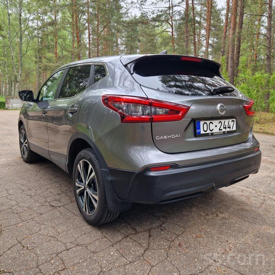 Grey Nissan Qashqai 2018 in Daugavpils, with an engine capacity of 1.60 L and mileage of 177 thousand km for 12500 €, photo 7 on AUTOMOTO.COM.LV