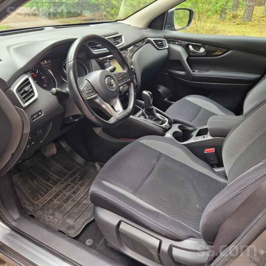 Grey Nissan Qashqai 2018 in Daugavpils, with an engine capacity of 1.60 L and mileage of 177 thousand km for 12500 €, photo 16 on AUTOMOTO.COM.LV