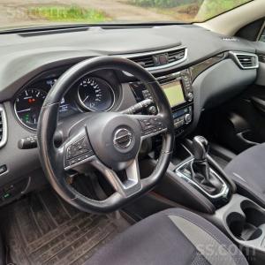 Grey Nissan Qashqai 2018 in Daugavpils, with an engine capacity of 1.60 L and mileage of 177 thousand km for 12500 €, photo 17 on AUTOMOTO.COM.LV