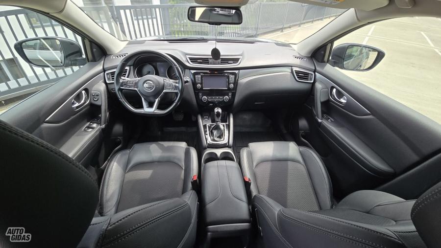 Grey Nissan Qashqai 2018 in Vilnius, with an engine capacity of 1.20 L and mileage of 78 thousand km for 10999 €, photo 5 on AUTOMOTO.COM.LV