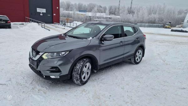 Grey Nissan Qashqai 2018 in Kaunas, with an engine capacity of 1.60 L and mileage of 88 thousand km for 13500 €, photo 1 on AUTOMOTO.COM.LV