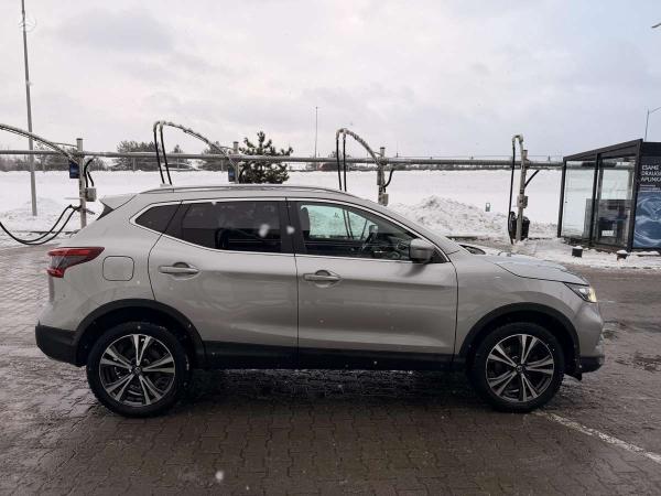 Grey Nissan Qashqai 2018 in Vilnius, with an engine capacity of 1.20 L and mileage of 142 thousand km for 10550 €, photo 7 on AUTOMOTO.COM.LV