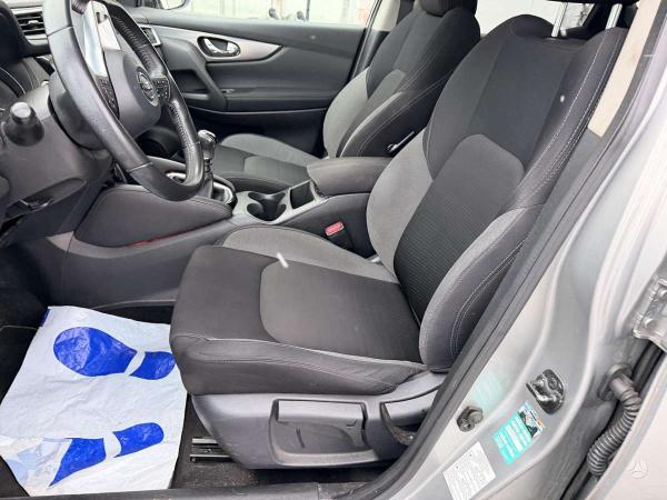Grey Nissan Qashqai 2018 in Vilnius, with an engine capacity of 1.20 L and mileage of 142 thousand km for 10550 €, photo 9 on AUTOMOTO.COM.LV