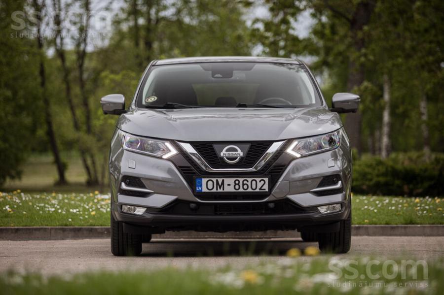 Grey Nissan Qashqai 2018 in Riga, with an engine capacity of 1.20 L and mileage of 0 thousand km for 11350 €, photo 3 on AUTOMOTO.COM.LV