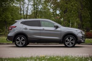 Grey Nissan Qashqai 2018 in Riga, with an engine capacity of 1.20 L and mileage of 0 thousand km for 11350 €, photo 5 on AUTOMOTO.COM.LV