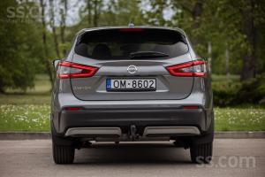 Grey Nissan Qashqai 2018 in Riga, with an engine capacity of 1.20 L and mileage of 0 thousand km for 11350 €, photo 8 on AUTOMOTO.COM.LV