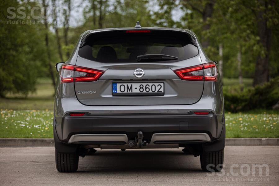 Grey Nissan Qashqai 2018 in Riga, with an engine capacity of 1.20 L and mileage of 0 thousand km for 11350 €, photo 8 on AUTOMOTO.COM.LV