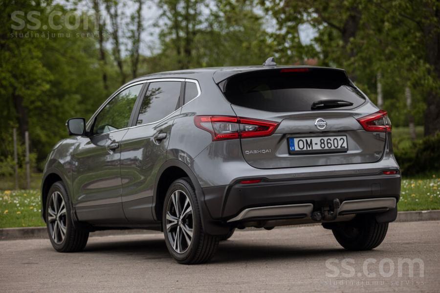 Grey Nissan Qashqai 2018 in Riga, with an engine capacity of 1.20 L and mileage of 0 thousand km for 11350 €, photo 9 on AUTOMOTO.COM.LV