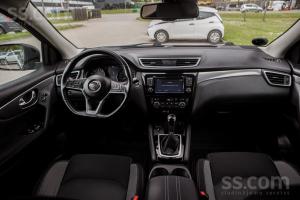 Grey Nissan Qashqai 2018 in Riga, with an engine capacity of 1.20 L and mileage of 0 thousand km for 11350 €, photo 15 on AUTOMOTO.COM.LV