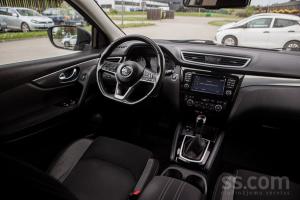 Grey Nissan Qashqai 2018 in Riga, with an engine capacity of 1.20 L and mileage of 0 thousand km for 11350 €, photo 16 on AUTOMOTO.COM.LV