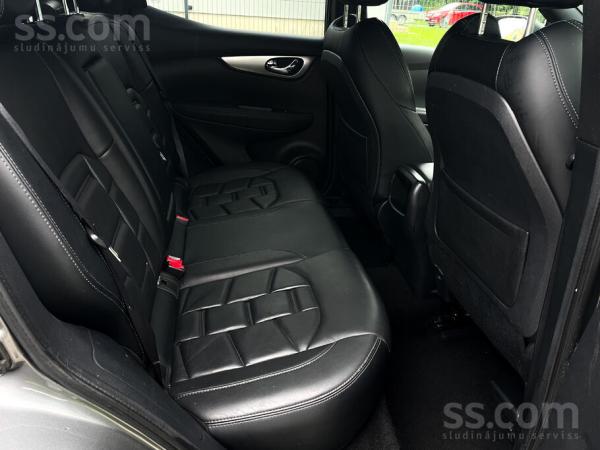 Grey Nissan Qashqai 2018 in Jelgava, with an engine capacity of 1.20 L and mileage of 162 thousand km for 12590 €, photo 3 on AUTOMOTO.COM.LV