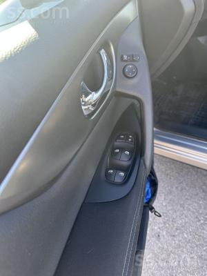 Grey Nissan Qashqai 2018 in Dobele, with an engine capacity of 1.30 L and mileage of 135 thousand km for 13200 €, photo 9 on AUTOMOTO.COM.LV