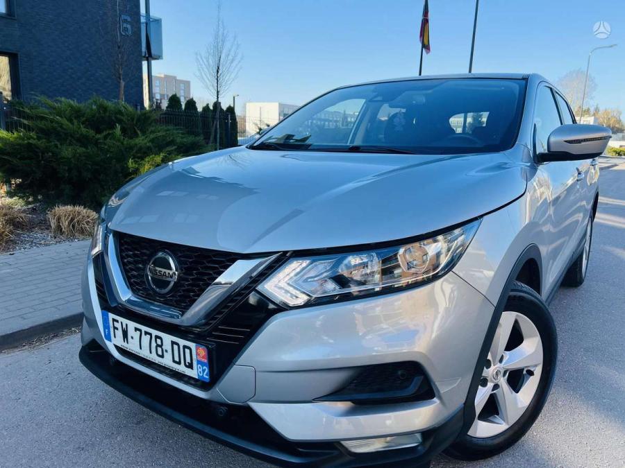 Grey Nissan Qashqai 2018 in Kaunas, with an engine capacity of 1.50 L and mileage of 199 thousand km for 10999 €, photo 1 on AUTOMOTO.COM.LV