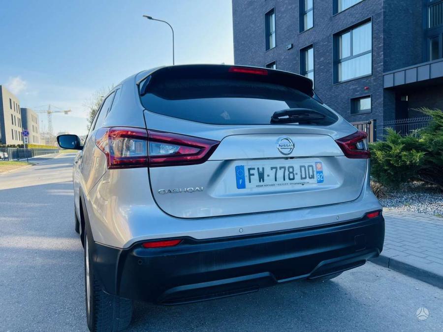 Grey Nissan Qashqai 2018 in Kaunas, with an engine capacity of 1.50 L and mileage of 199 thousand km for 10999 €, photo 8 on AUTOMOTO.COM.LV