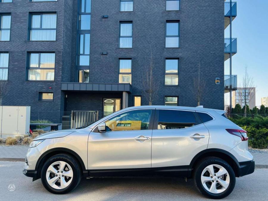 Grey Nissan Qashqai 2018 in Kaunas, with an engine capacity of 1.50 L and mileage of 199 thousand km for 10999 €, photo 9 on AUTOMOTO.COM.LV
