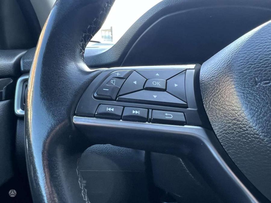 Grey Nissan Qashqai 2018 in Kaunas, with an engine capacity of 1.50 L and mileage of 199 thousand km for 10999 €, photo 19 on AUTOMOTO.COM.LV