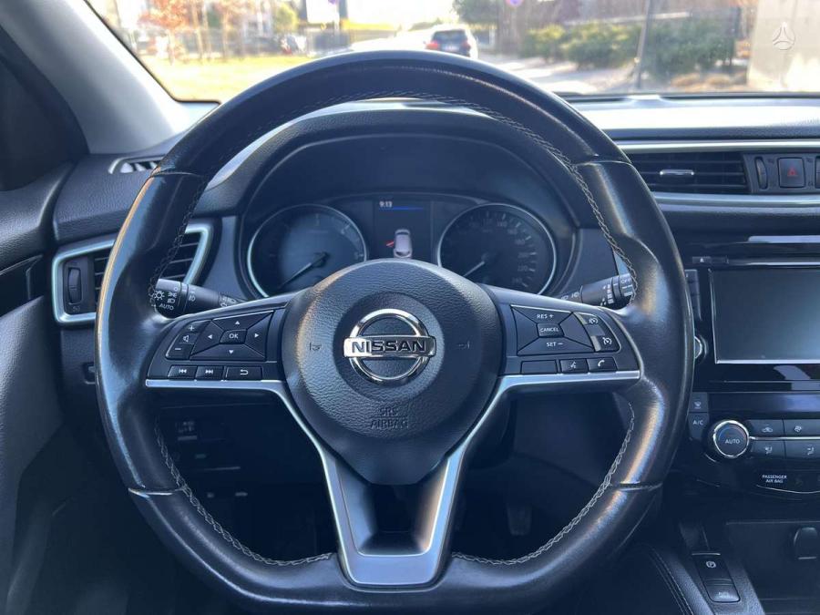 Grey Nissan Qashqai 2018 in Kaunas, with an engine capacity of 1.50 L and mileage of 199 thousand km for 10999 €, photo 21 on AUTOMOTO.COM.LV