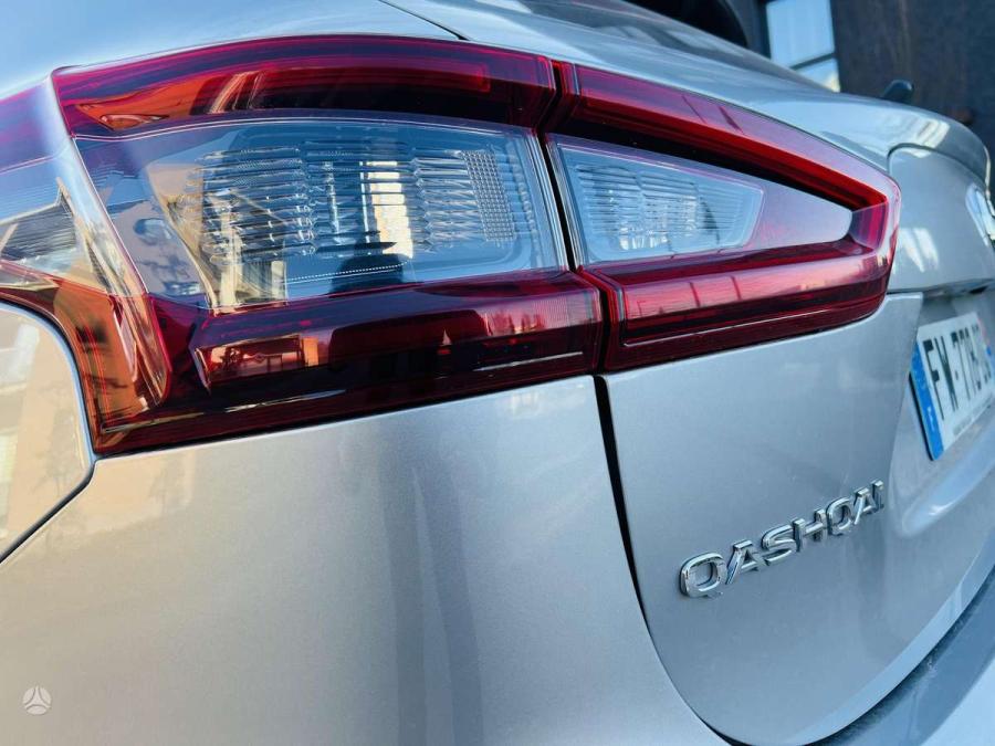 Grey Nissan Qashqai 2018 in Kaunas, with an engine capacity of 1.50 L and mileage of 199 thousand km for 10999 €, photo 26 on AUTOMOTO.COM.LV