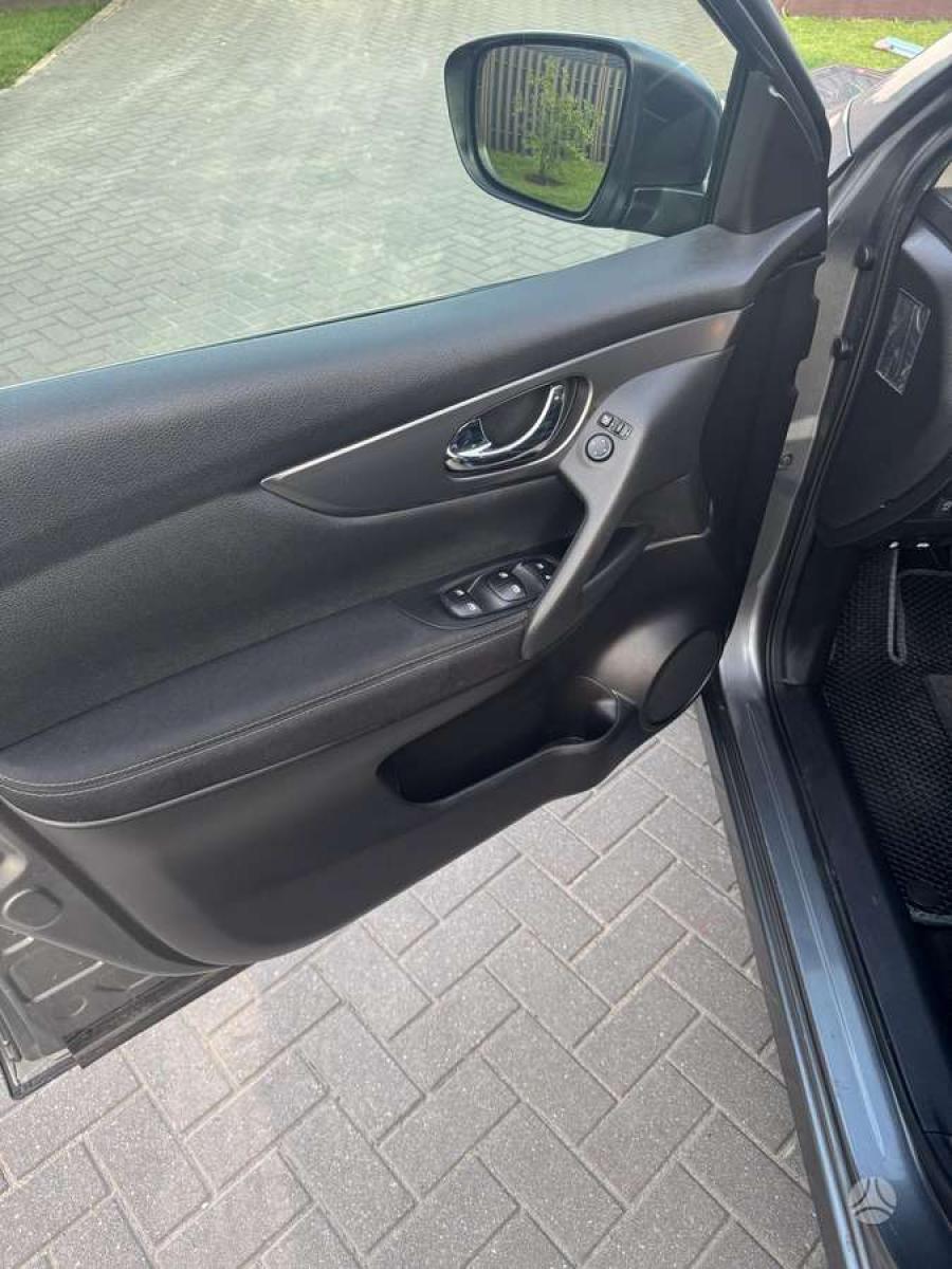 Grey Nissan Qashqai 2018 in Kaunas, with an engine capacity of 1.20 L and mileage of 186 thousand km for 10500 €, photo 9 on AUTOMOTO.COM.LV