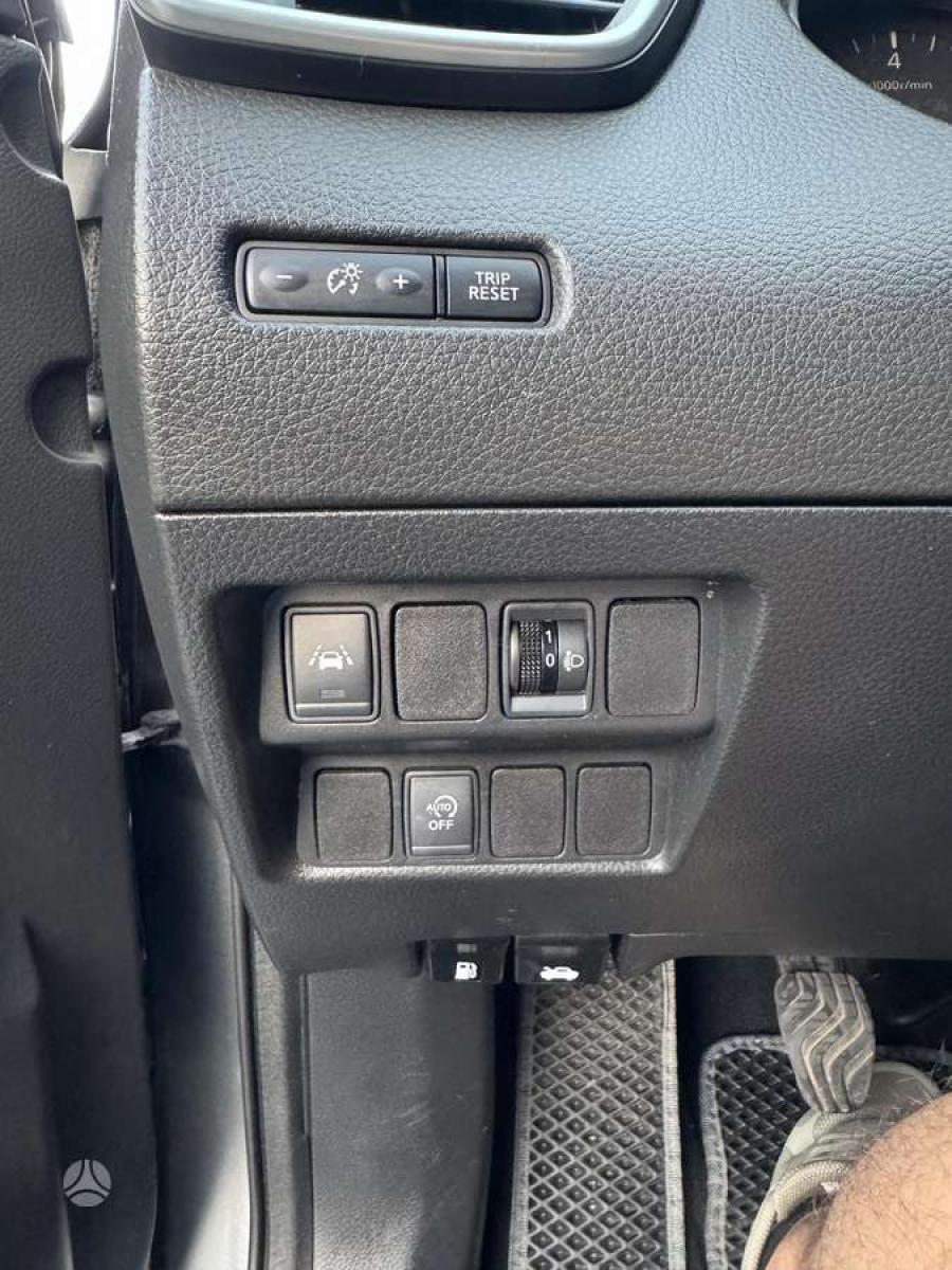 Grey Nissan Qashqai 2018 in Kaunas, with an engine capacity of 1.20 L and mileage of 186 thousand km for 10500 €, photo 13 on AUTOMOTO.COM.LV