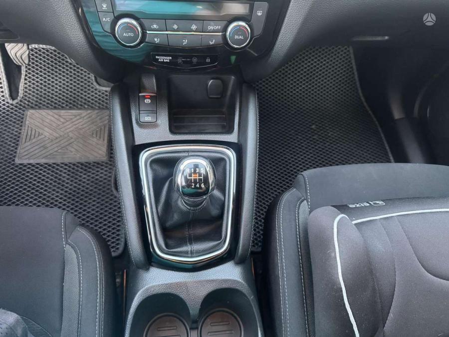 Grey Nissan Qashqai 2018 in Kaunas, with an engine capacity of 1.20 L and mileage of 186 thousand km for 10500 €, photo 16 on AUTOMOTO.COM.LV