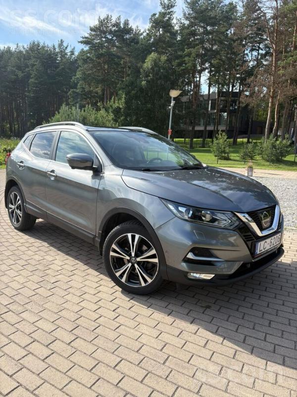 Grey Nissan Qashqai 2018 in Riga, with an engine capacity of 1.20 L and mileage of 80 thousand km for 14950 €, photo 1 on AUTOMOTO.COM.LV