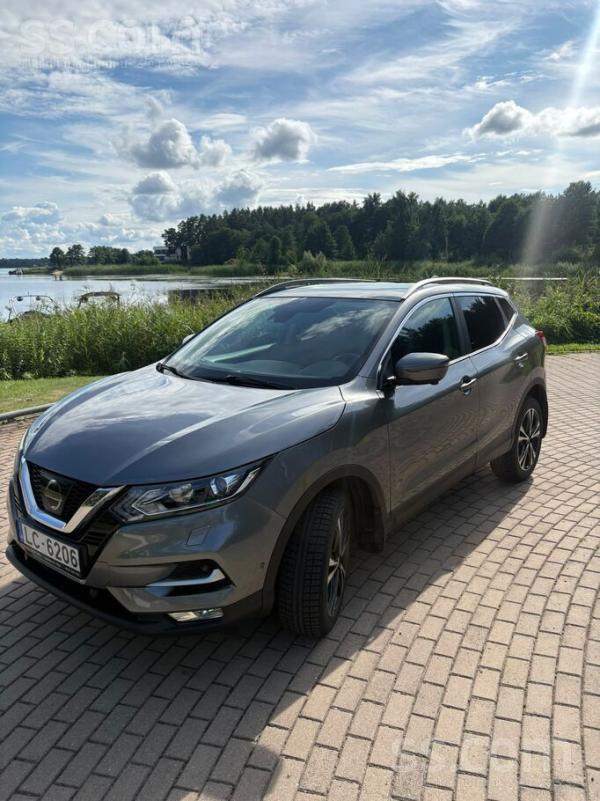 Grey Nissan Qashqai 2018 in Riga, with an engine capacity of 1.20 L and mileage of 80 thousand km for 14950 €, photo 2 on AUTOMOTO.COM.LV