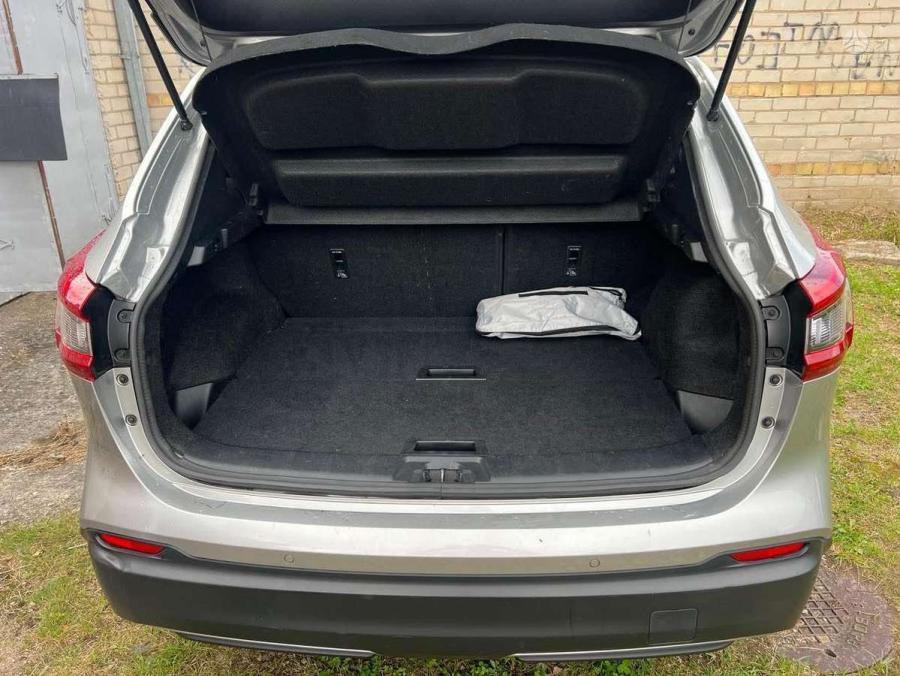 Grey Nissan Qashqai 2018 in Alytus, with an engine capacity of 1.20 L and mileage of 49 thousand km for 6900 €, photo 8 on AUTOMOTO.COM.LV