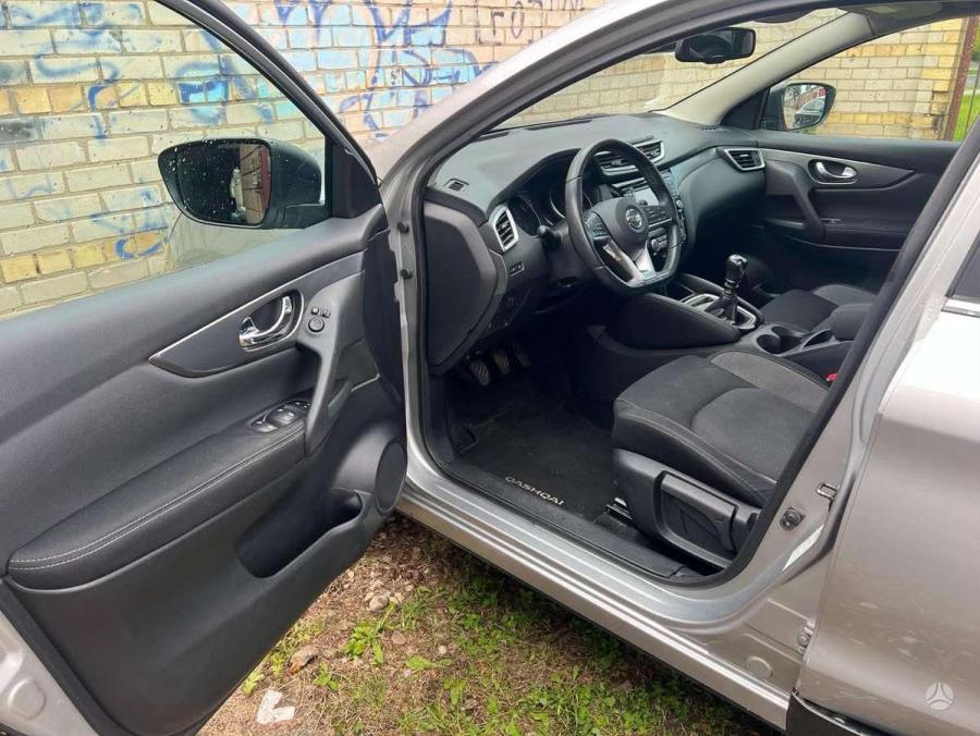 Grey Nissan Qashqai 2018 in Alytus, with an engine capacity of 1.20 L and mileage of 49 thousand km for 6900 €, photo 12 on AUTOMOTO.COM.LV