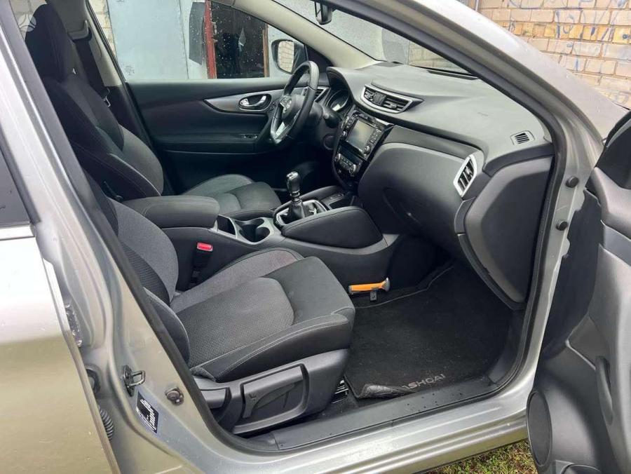 Grey Nissan Qashqai 2018 in Alytus, with an engine capacity of 1.20 L and mileage of 49 thousand km for 6900 €, photo 14 on AUTOMOTO.COM.LV