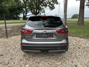 Grey Nissan Qashqai 2018 in Cesis, with an engine capacity of 1.20 L and mileage of 0 thousand km for 12600 €, photo 5 on AUTOMOTO.COM.LV