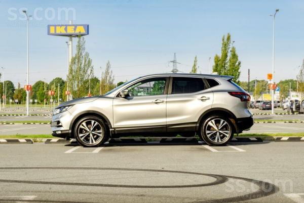 Nissan Qashqai 2018 in Riga on AUTOMOTO.COM.LV Grey Nissan Qashqai 2018 in Riga, with an engine capacity of 1.20 L and mileage of 203 thousand km for 10490 €, photo 6 on AUTOMOTO.COM.LV