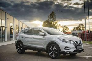 Grey Nissan Qashqai 2018 in Kaunas, with an engine capacity of 1.20 L and mileage of 125 thousand km for 12200 €, photo 4 on AUTOMOTO.COM.LV