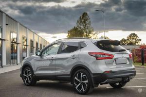 Grey Nissan Qashqai 2018 in Kaunas, with an engine capacity of 1.20 L and mileage of 125 thousand km for 12200 €, photo 5 on AUTOMOTO.COM.LV