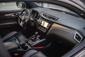 Grey Nissan Qashqai 2018 in Kaunas, with an engine capacity of 1.20 L and mileage of 125 thousand km for 12200 €, photo 9 on AUTOMOTO.COM.LV