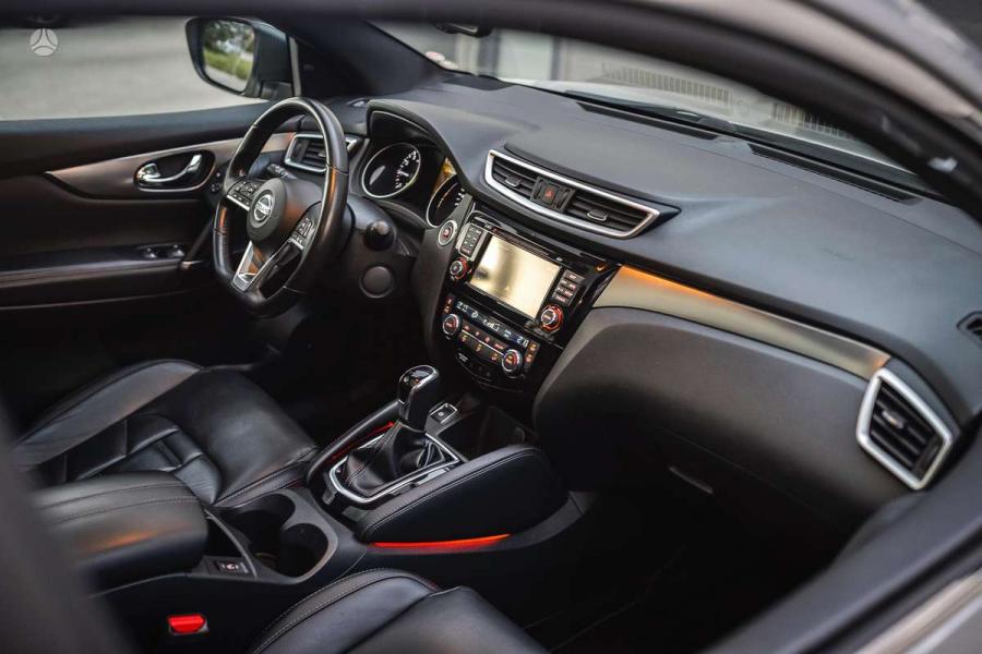 Grey Nissan Qashqai 2018 in Kaunas, with an engine capacity of 1.20 L and mileage of 125 thousand km for 12200 €, photo 9 on AUTOMOTO.COM.LV