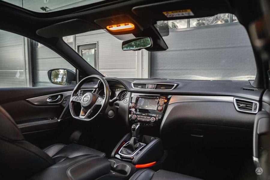 Grey Nissan Qashqai 2018 in Kaunas, with an engine capacity of 1.20 L and mileage of 125 thousand km for 12200 €, photo 11 on AUTOMOTO.COM.LV