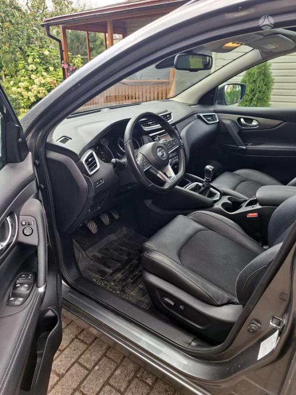 Grey Nissan Qashqai 2018 in Mazeikiai, with an engine capacity of 1.46 L and mileage of 185 thousand km for 12500 €, photo 7 on AUTOMOTO.COM.LV