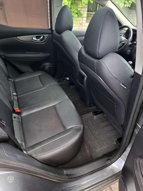 Grey Nissan Qashqai 2018 in Mazeikiai, with an engine capacity of 1.46 L and mileage of 185 thousand km for 12500 €, photo 9 on AUTOMOTO.COM.LV