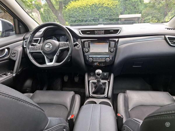 Grey Nissan Qashqai 2018 in Mazeikiai, with an engine capacity of 1.46 L and mileage of 185 thousand km for 12500 €, photo 11 on AUTOMOTO.COM.LV