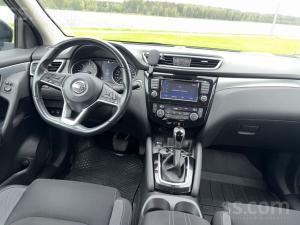 Pelēks Nissan Qashqai 2018 Ogre, ar dzinēja tilpumu 1.60 L un nobraukumu 208 tūkst. km par 10300 €, foto 6 vietnē AUTOMOTO.COM.LV