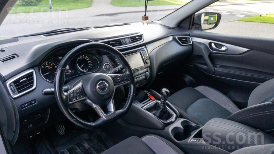 Grey Nissan Qashqai 2018 in Riga, with an engine capacity of 1.20 L and mileage of 203 thousand km for 9190 €, photo 11 on AUTOMOTO.COM.LV