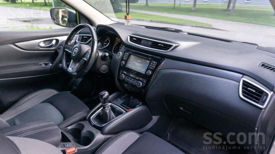 Grey Nissan Qashqai 2018 in Riga, with an engine capacity of 1.20 L and mileage of 203 thousand km for 9190 €, photo 12 on AUTOMOTO.COM.LV