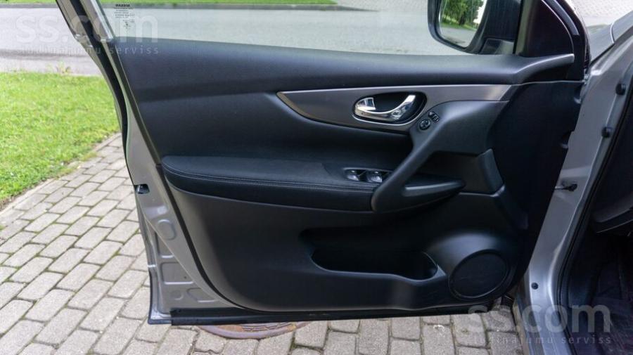 Grey Nissan Qashqai 2018 in Riga, with an engine capacity of 1.20 L and mileage of 203 thousand km for 9190 €, photo 28 on AUTOMOTO.COM.LV